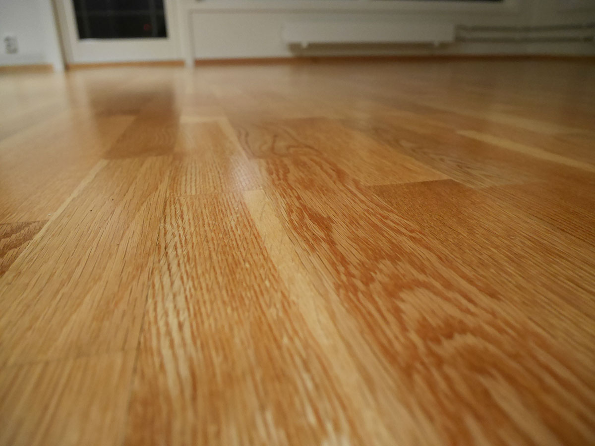 Gulvguiden: Fra gult til hvitt tregulv - Enkel Fornyelse - Butinox