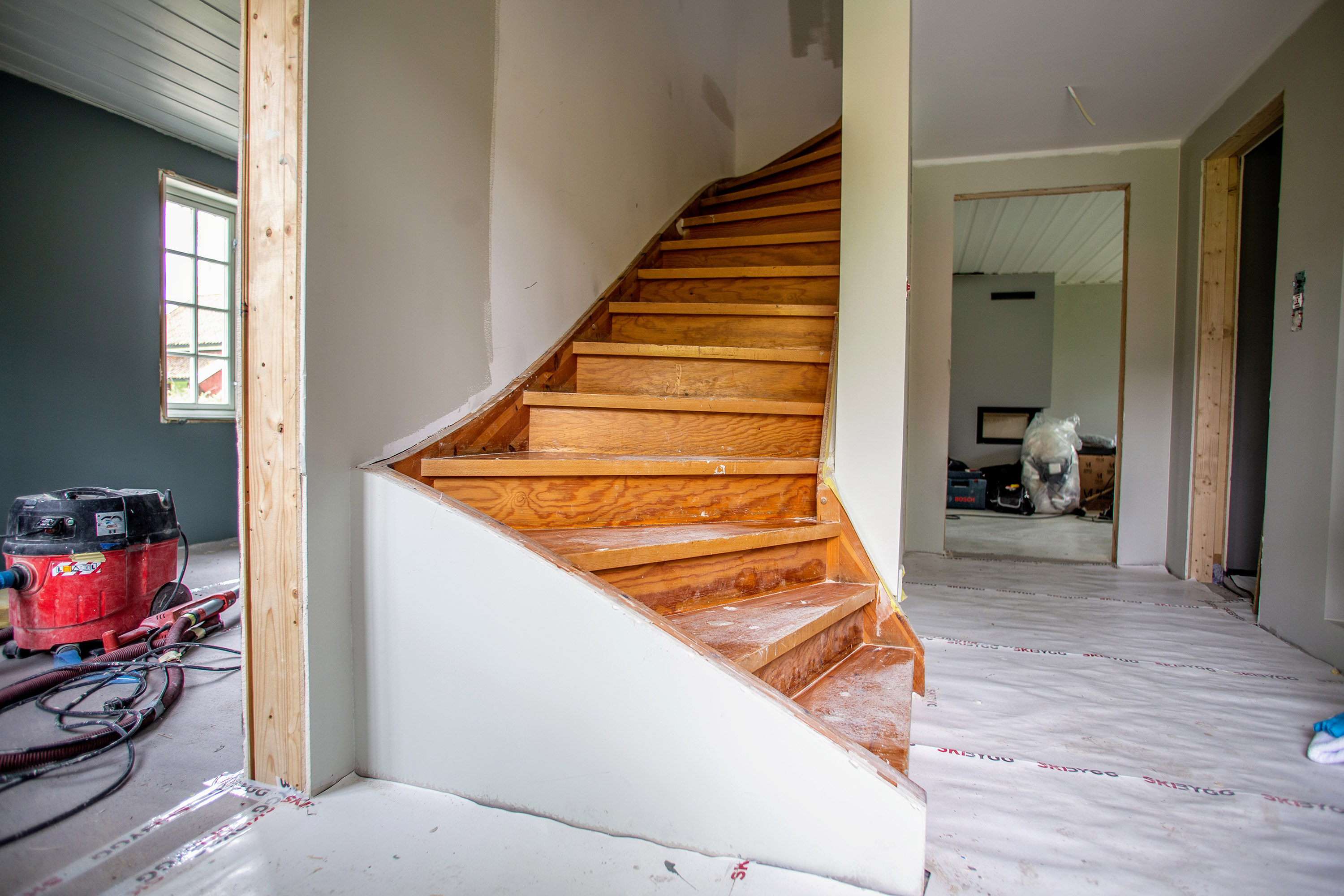 Male trappen - fra slitent til lekkert blikkfang - Enkel Fornyelse ...