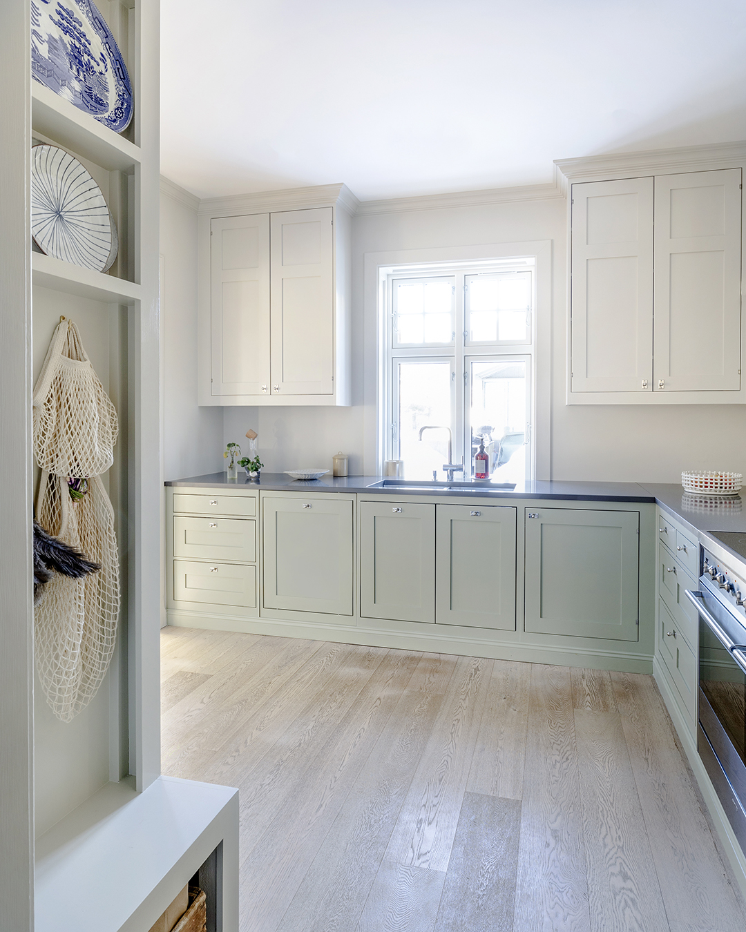 Diskre oppdatering av et DIY Ikea-kjøkken i fargen Olivenlund. (Du vil ...